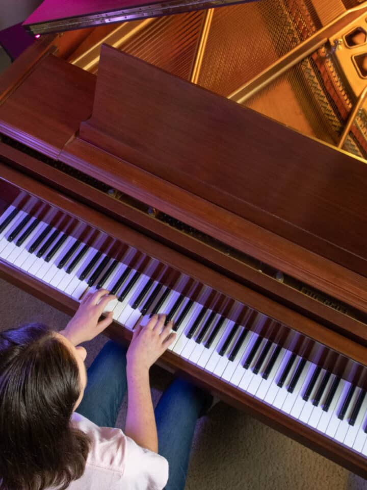 The Difference Between Major and Minor Scales - Emma Blair Piano
